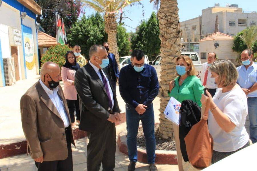 Spain ambassador to Amman delivers equipments to 6 districts in Mafraq ...